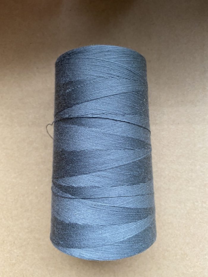 Cách chọn đúng chỉ may polyester không phải ai cũng biết